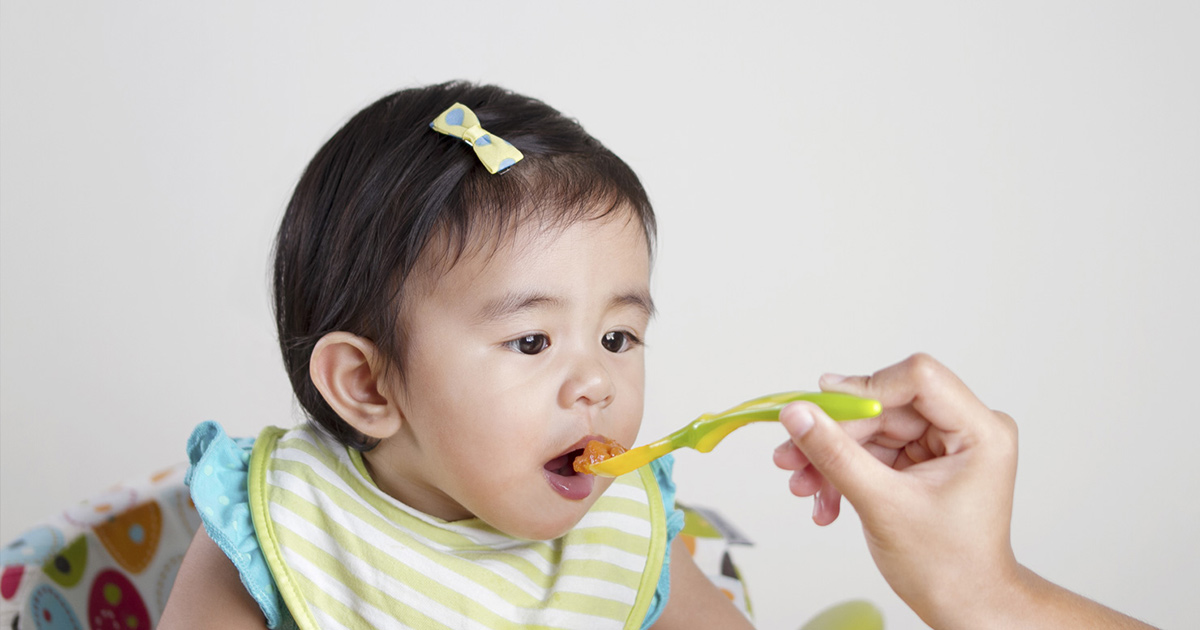 A Guide to Feeding Your Baby Solid Foods | Healthy Outlook